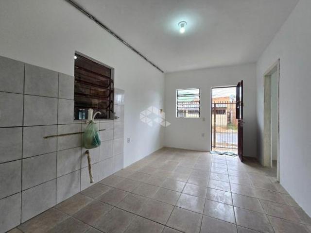 Casa à venda com 2 dormitórios, no bairro Farrapos, em Porto Alegre