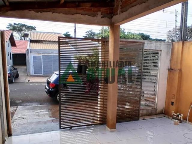 CASA A VENDA COM 2 DORMITORIOS NA REGIÃO LESTE