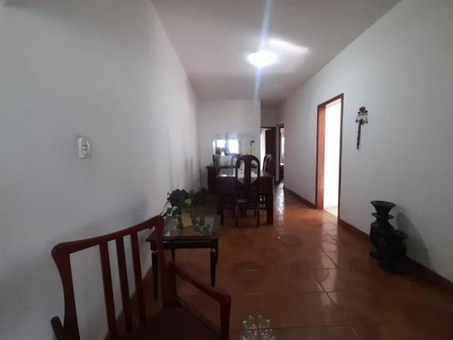 Casa à venda com 2 dormitórios, sendo 1 suíte, 3 banheiros, 3 vagas de garagem, 174m², Jardim Santa