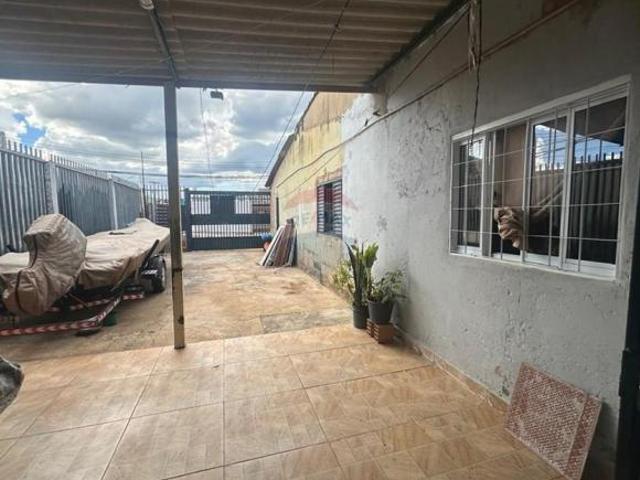 Casa á venda com 2 kits 4 Quartos localizada na QNL 15 conjunto D, Taguatinga Norte