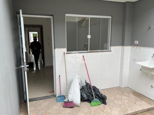 CASA A VENDA COM 2 SUITES NA VILA NHOCUNE