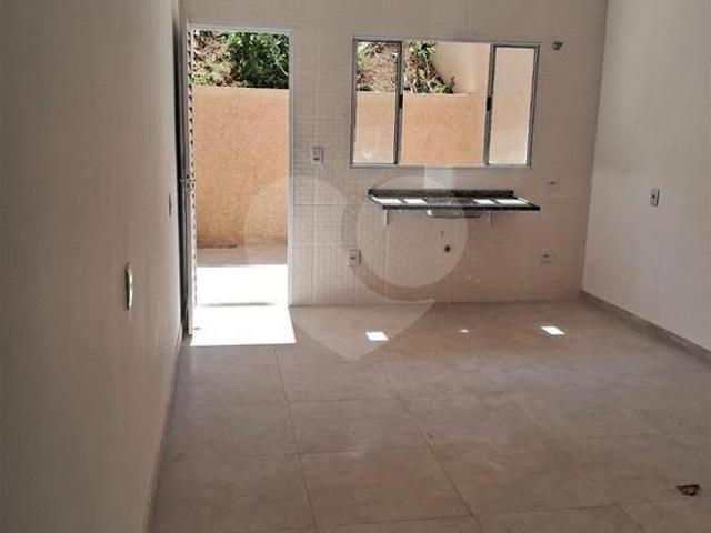 Casa à venda com 2 suítes no condomínio Világio, Mogi das Cruzes