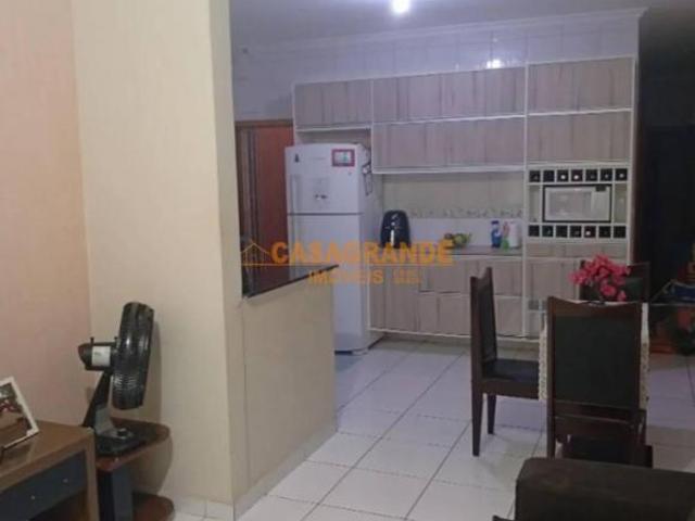 Casa à venda com 2 quartos, 105 m² no Jardim Santa Inês IIl