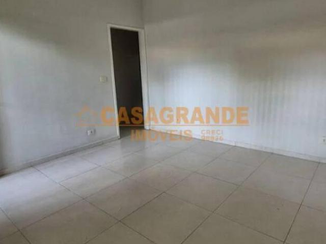 Casa à venda com 2 quartos 165 m², Jardim Santa Inês I