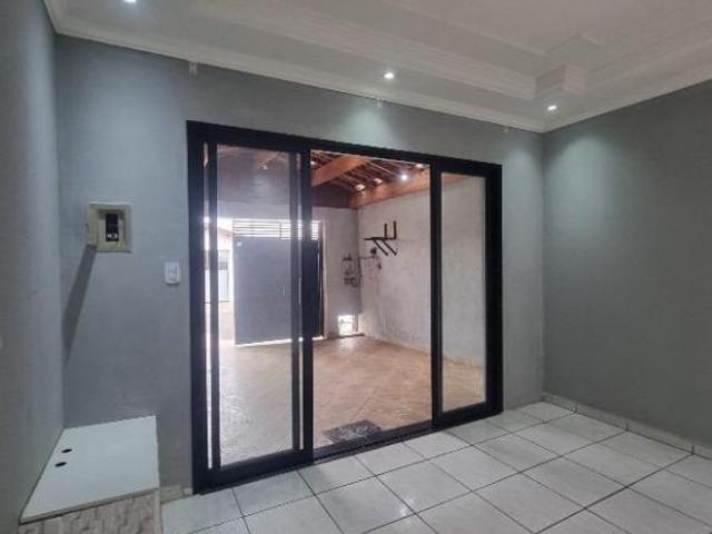 Casa á venda com 2 quartos,1 banheiro, sala com acabamento em gesso, banheiro