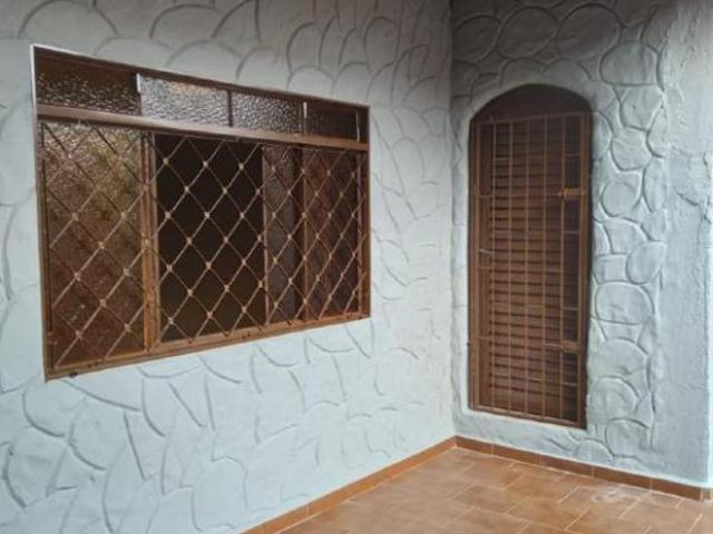 Casa à venda com 2 quartos 1 suíte e 4 vagas no Jardim Batagim em Santa Bárbara d&apos Oeste