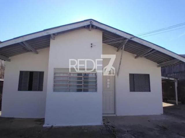 Casa à venda com 2 quartos, 1 sala, 1 banheiro, 2 vagas de garagem em Valinhos SP!