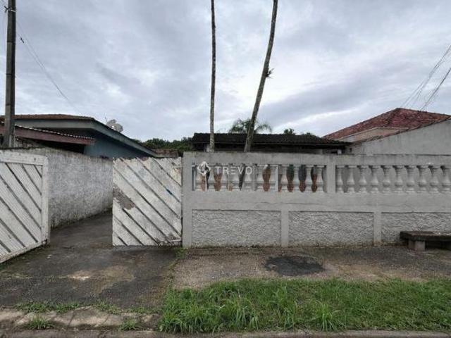 Casa à Venda com 2 quartos, 2 banheiros, 6 vagas e 300m² por R$ 450.000