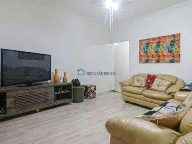 Casa à venda, com 2 quartos, 2 vagas, na Vila Brasilina