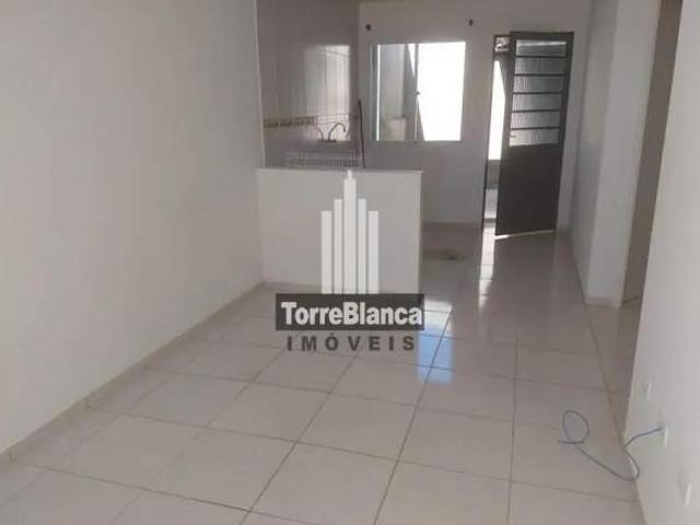 Casa à Venda com 2 Quartos, Vaga de Garagem e 60 m²