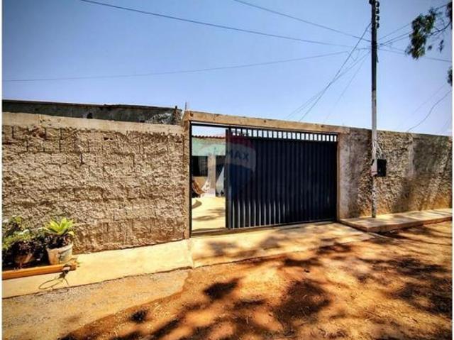 Casa à venda, com 2 quartos e muito espaçosa em Samambaia Norte!