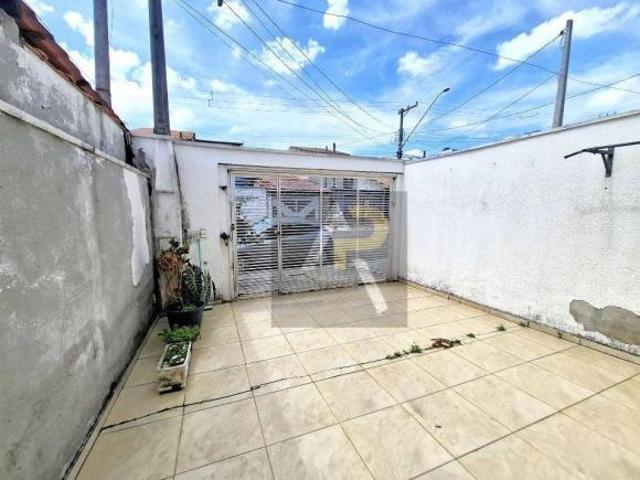 Casa a venda com 2 quartos e quintal com pomar e opção de permuta, 103 m² no Residencial Rubi Mog