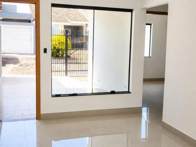 Casa à Venda com 2 Quartos e 145m de Terreno no Jardim Paraíso