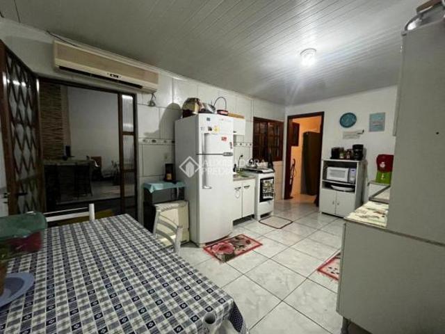 Casa a venda com 2 quartos e 3 vagas de garagem