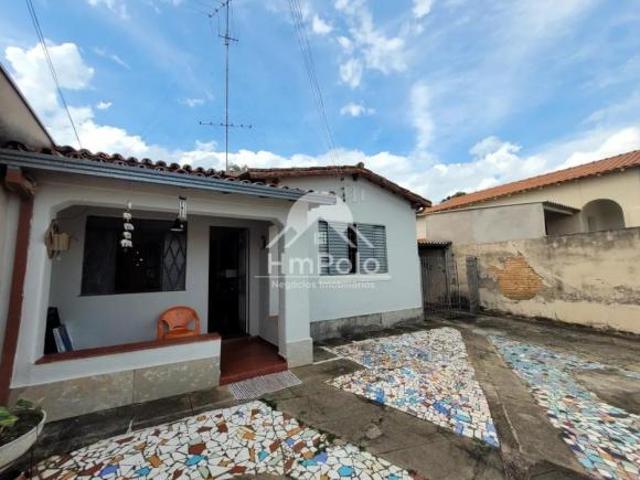 CASA À VENDA COM 2 QUARTOS, EDÍCULA E 4 VAGAS NO BAIRRO VILA MARIETA EM CAMPINAS/SP