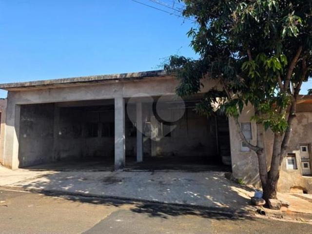 Casa à venda com 2 quartos em Residencial Deputado José Zavaglia, São Carlos