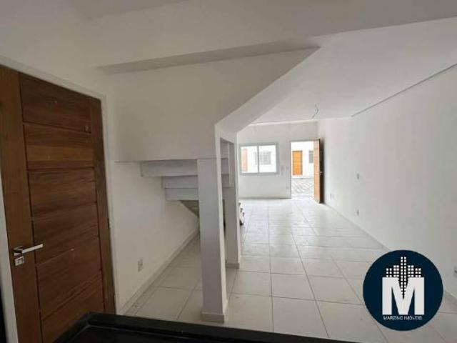 Casa á Venda com 2 Quartos, sala ampla com 2 Vagas em Villagio Maria Luiza