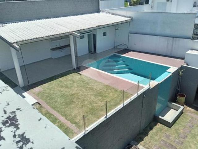 Casa à venda com 2 quartos, sendo 3 suítes, no condomínio Aruã, Mogi das Cruzes