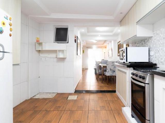 Casa à venda com 2 quartos, suíte, 1 vaga de garagem, bairro Santa Cândida