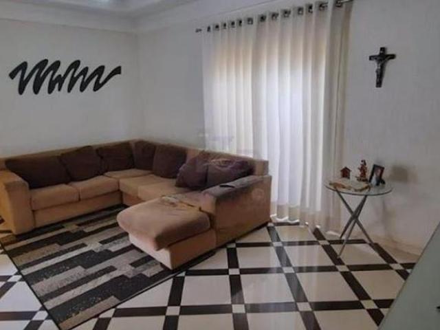 CASA A VENDA COM 2 VAGAS DE GARAGEM EM GUARARAPES SP