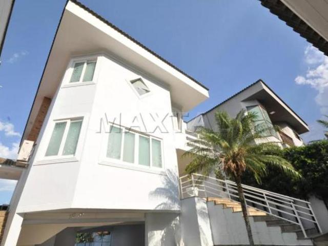 Casa à venda com 345m², 4 quartos sendo 2 suítes, 6 banheiros e 10 vagas de garagens