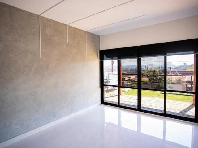 Casa à venda com 345m² com 3 quartos sendo 03 suítes em Arujá SP