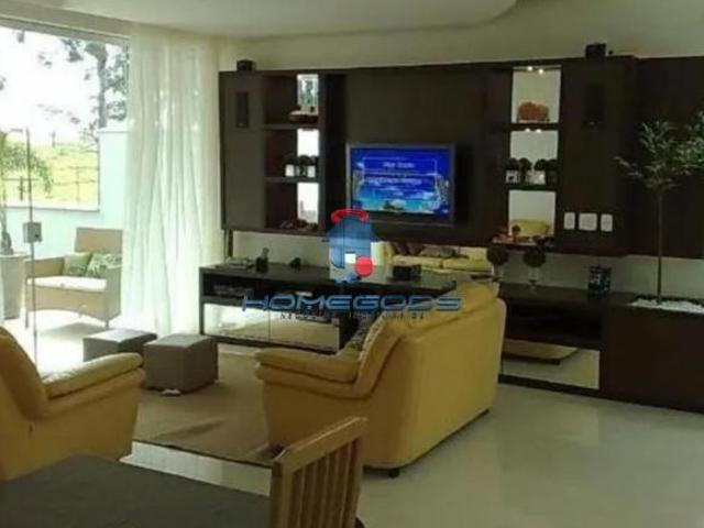 Casa à venda com 350m², 4 suítes, espaço gourmet, piscina e 4 vagas no bairro Alphaville Dom Pedro 1