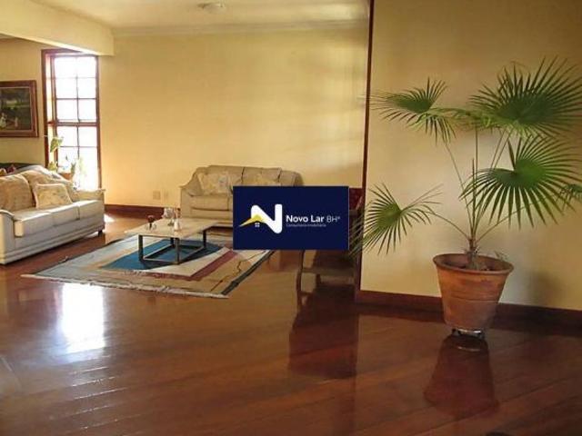 Casa à venda com 354m², 4 quartos, suíte, 4 vagas no Alto Caiçaras