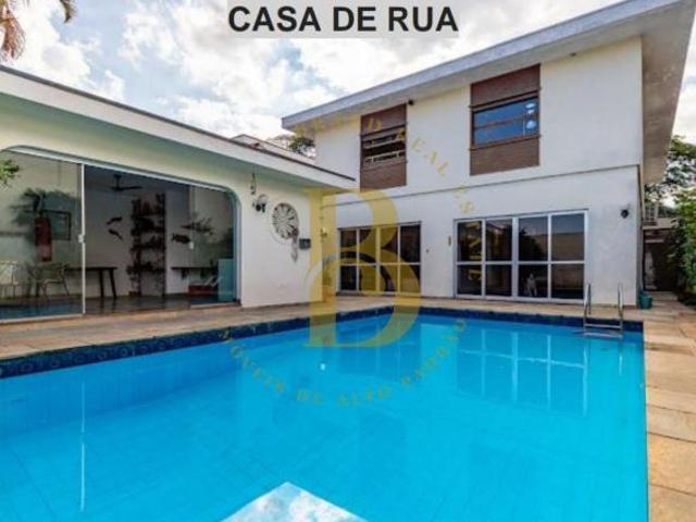 Casa á venda com 363 m², 4 suítes, varanda, na Granja Julieta