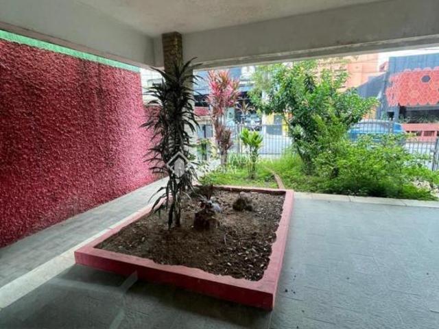 Casa à venda com 300 m², 3 quartos e 6 vagas