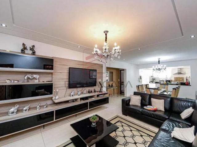 Casa à venda com 300m², 5 quartos e 3 vagas