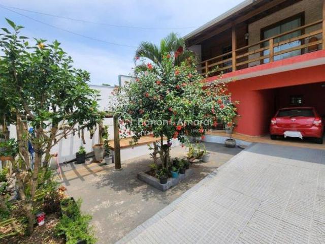 Casa à venda com 300m², 5 quartos e 4 vagas