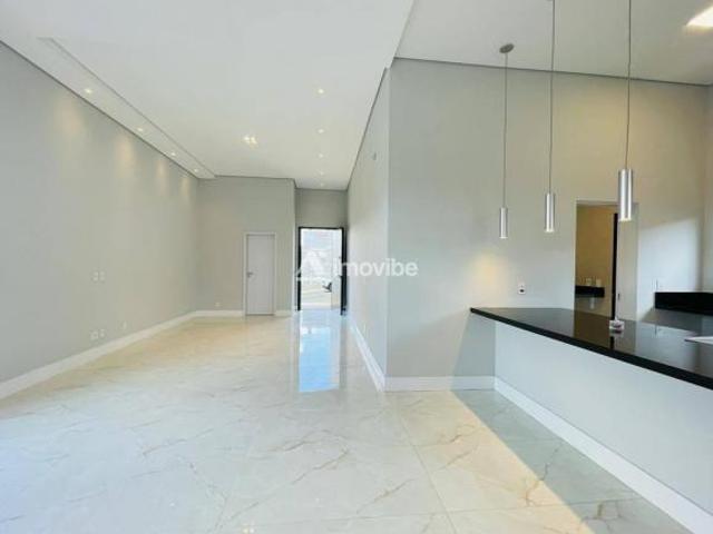 Casa a venda com 300m² de terreno e 180m² de construção com 03 dormitórios sendo uma suíte com close