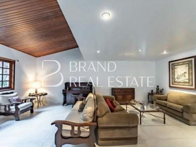 Casa à venda com 317m², 4 quartos 1 suíte 4 vagas 2 salas / Alto da Boa Vista / SP