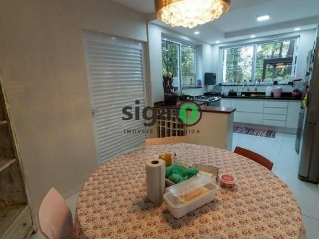 Casa à venda com 323m², 4 quartos e 3 vagas