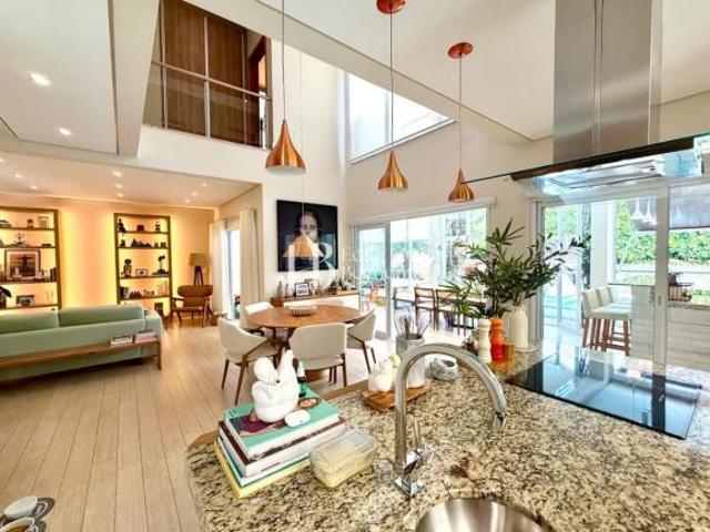 CASA À VENDA COM 321M2, NO CONDOMÍNIO RESERVA DA SERRA JUNDIAÍ/SP