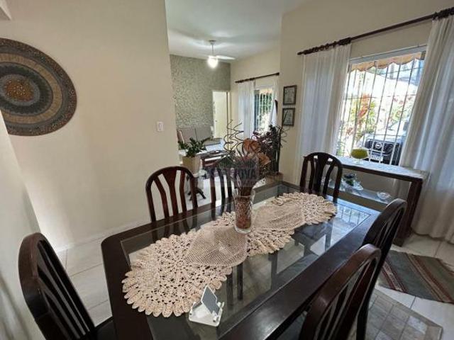 Casa a venda com 330 m², 2 suítes, 2 garagens, piscina, bairro Solemar