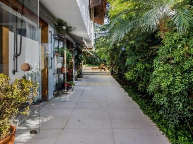 CASA A VENDA COM 337MTRS, 4 QUARTOS 3 SUÍTES, 2 VAGAS