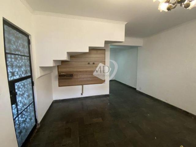 Casa à venda com 3 casas area 10 X 22 = 220 m2, Otima oportunidade para investidores