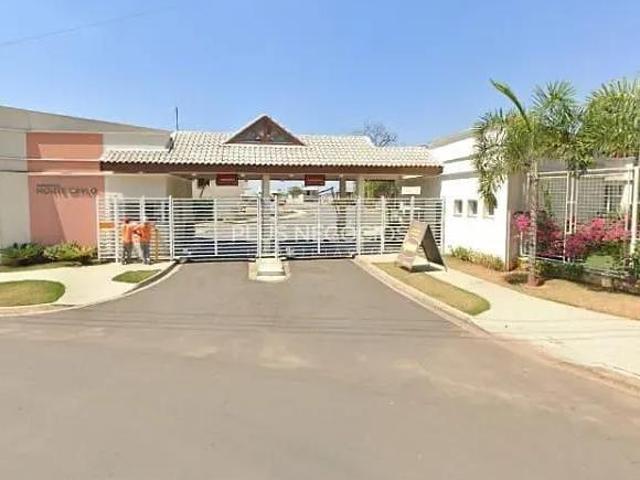 Casa à Venda com 3 Dormitórios, 3 Suítes e 236 m² de Área Útil no Residencial Monte Carlo Conforto