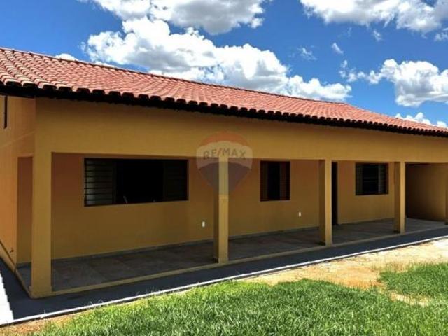 Casa à venda com 3 dormitórios 01 suíte c/ área de terreno de 1.000m² na Nova Trieste Super bem l