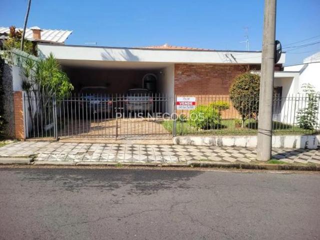 Casa à Venda com 3 Dormitórios 1 Suíte, 3 Salas, 4 Vagas e 285m² Espaço, Conforto e Versatilidade