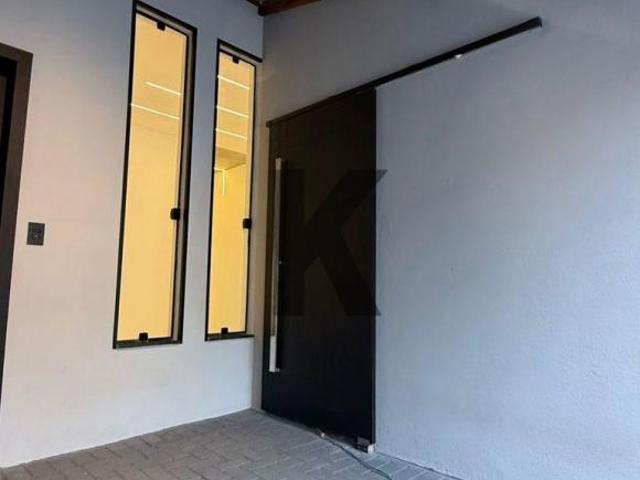 Casa a venda com 3 dormitórios 1 suíte, com iluminação automatizada
