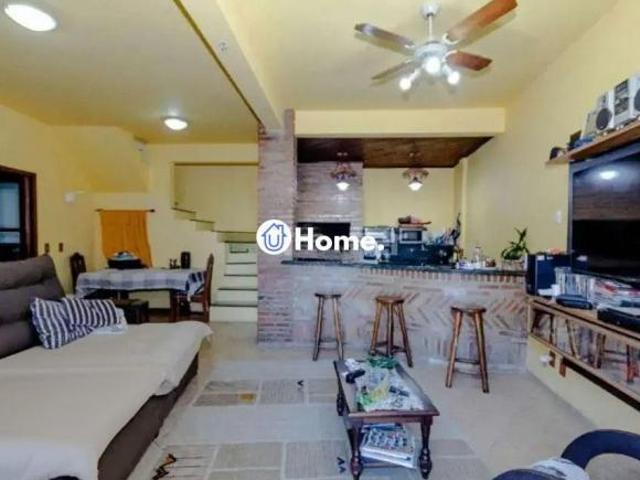 Casa à venda com 3 dormitórios, 1 suíte e espaço gourmet em terreno alto