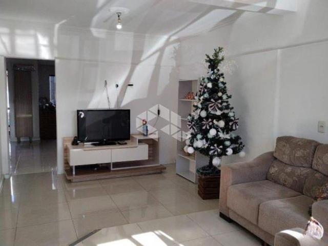 Casa à venda com 3 dormitorios 240 m²