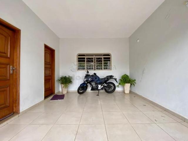Casa à venda com 3 dormitórios, 2 vagas de garagem no Parque Industrial
