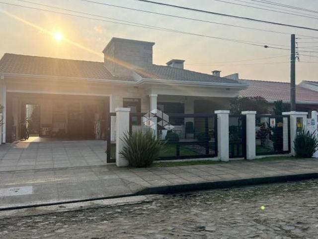 casa a venda com 3 dormitórios, 2 vagas em Xangri La