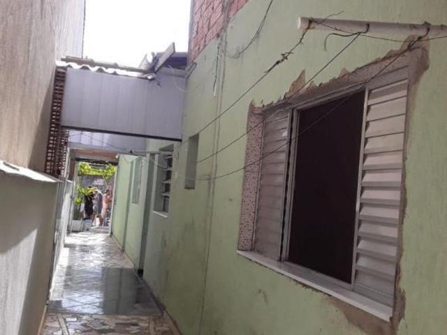 Casa á venda com 3 Dormitórios, 2 Suítes, 1 Vaga, em Jardim Moraes por R$.