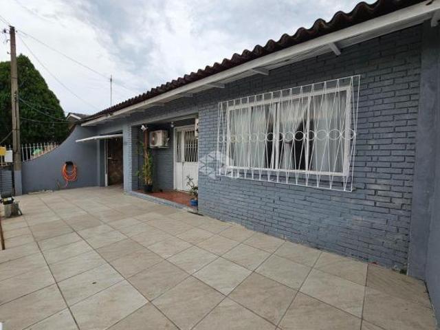 Casa a venda com 3 dormitórios com 1 suíte, junto a Avenida Dorival Cândido da Luz, Gravataí