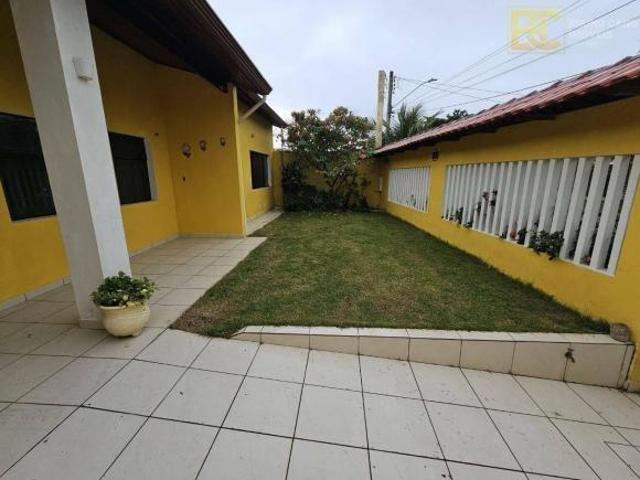 Casa a venda com 3 dormitórios, a 150 metros do mar São José Peruíbe/SP